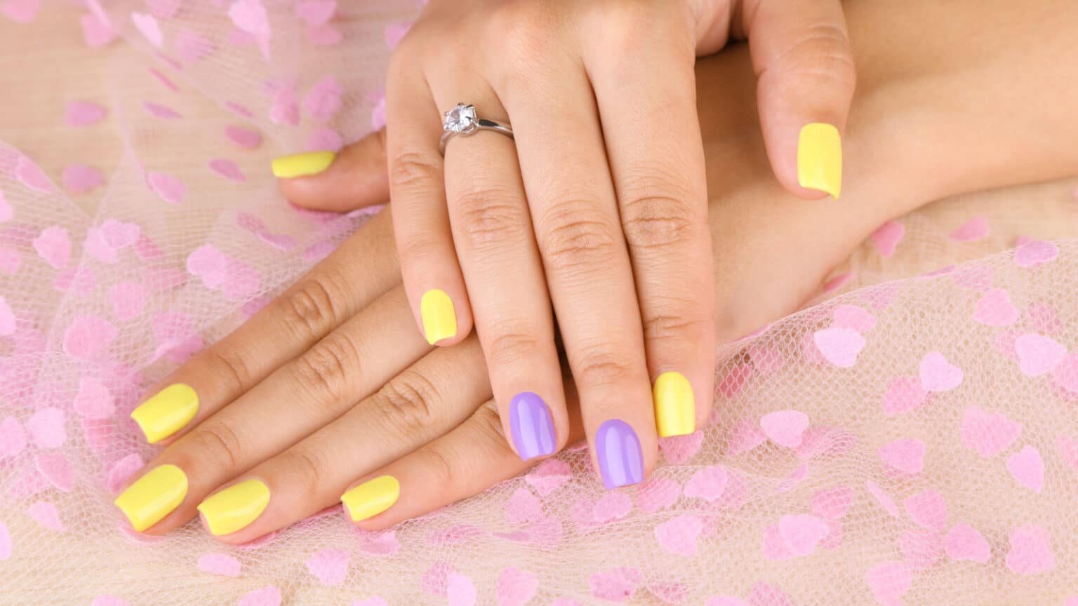 Brighten Your Summer: Trendy Yellow Summer Nails to Try