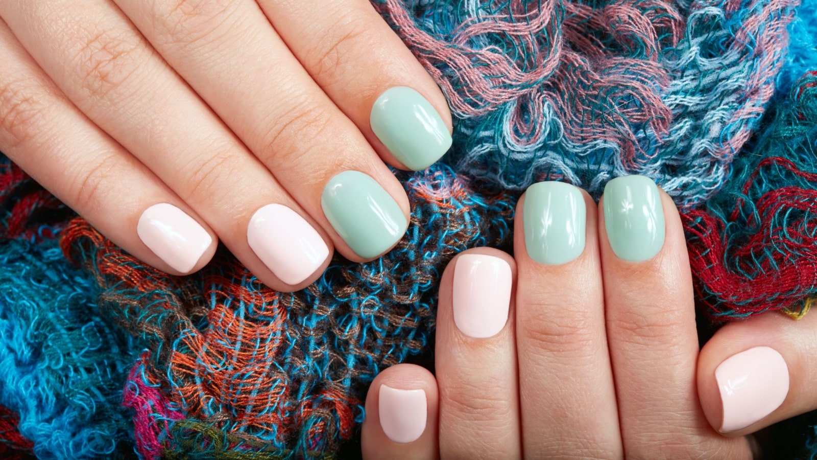 Short Winter Nails: Chic Designs for The Cold Season!