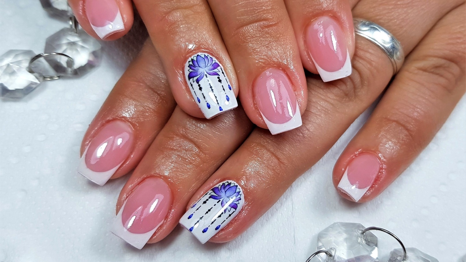 French Tip Fall Nails: Fresh Designs for the Season