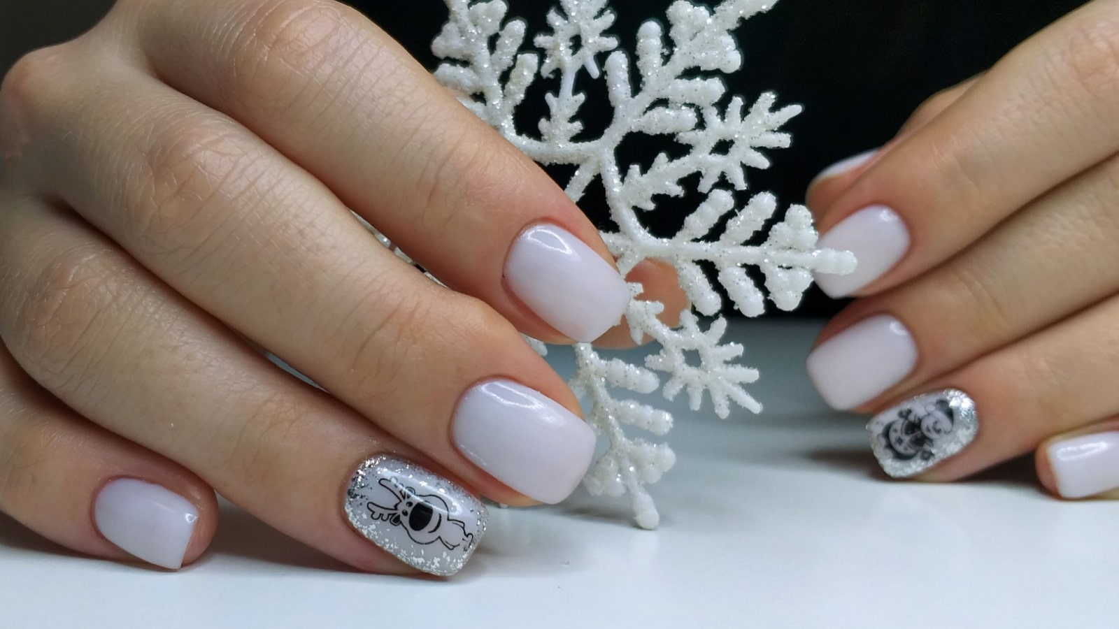 Short Winter Nails: Chic Designs for The Cold Season!