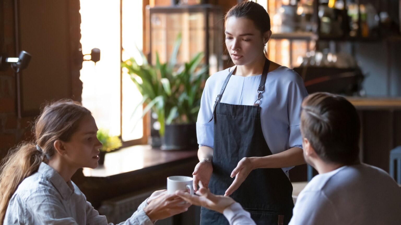 17 Signs Someone Was Raised With Poor Manners