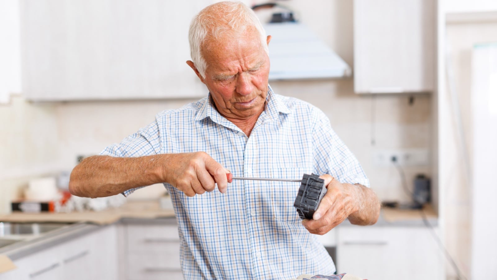 7 Ways Boomers Solve Problems Without Googling Everything